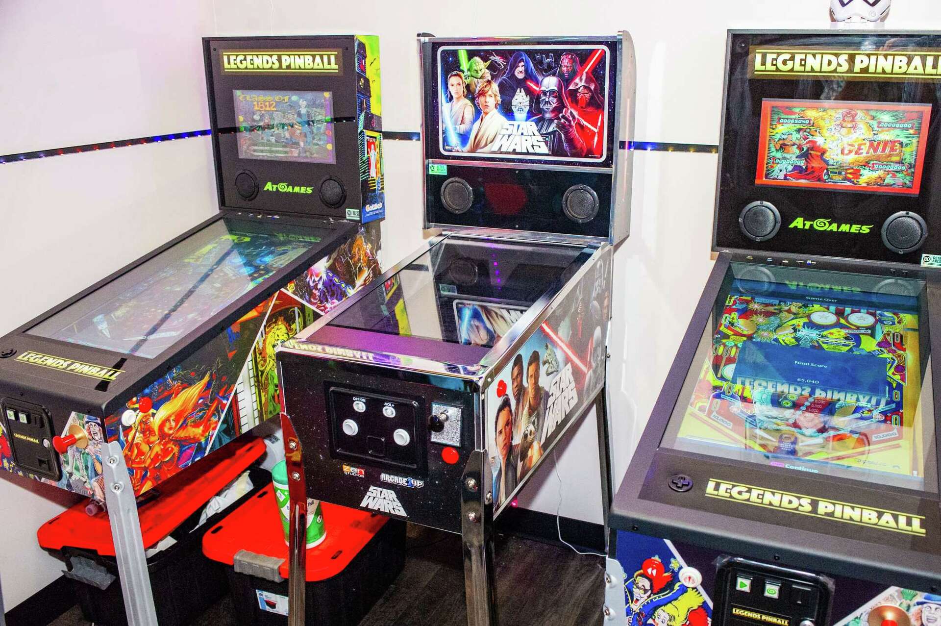 Houston area residents turn shipping container into 8-0 Retro Arcade