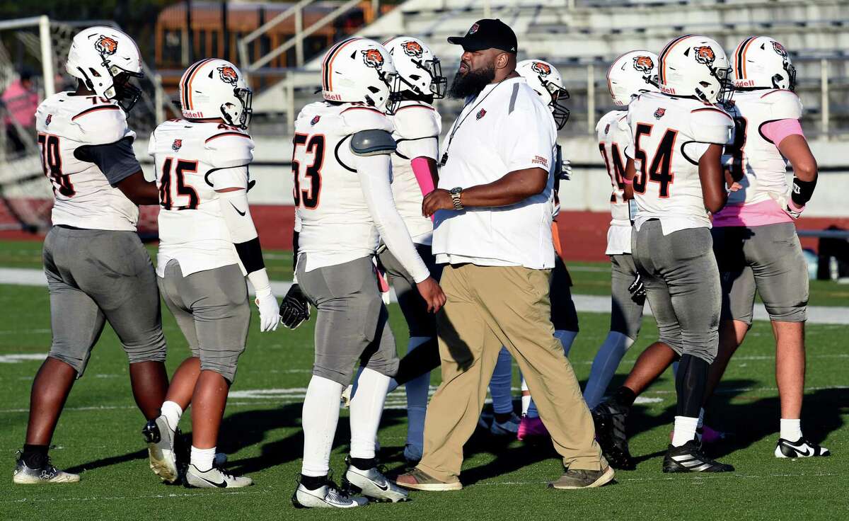 Bullard/Kolbe defeats Bassick in CIAC/Alliance high school game