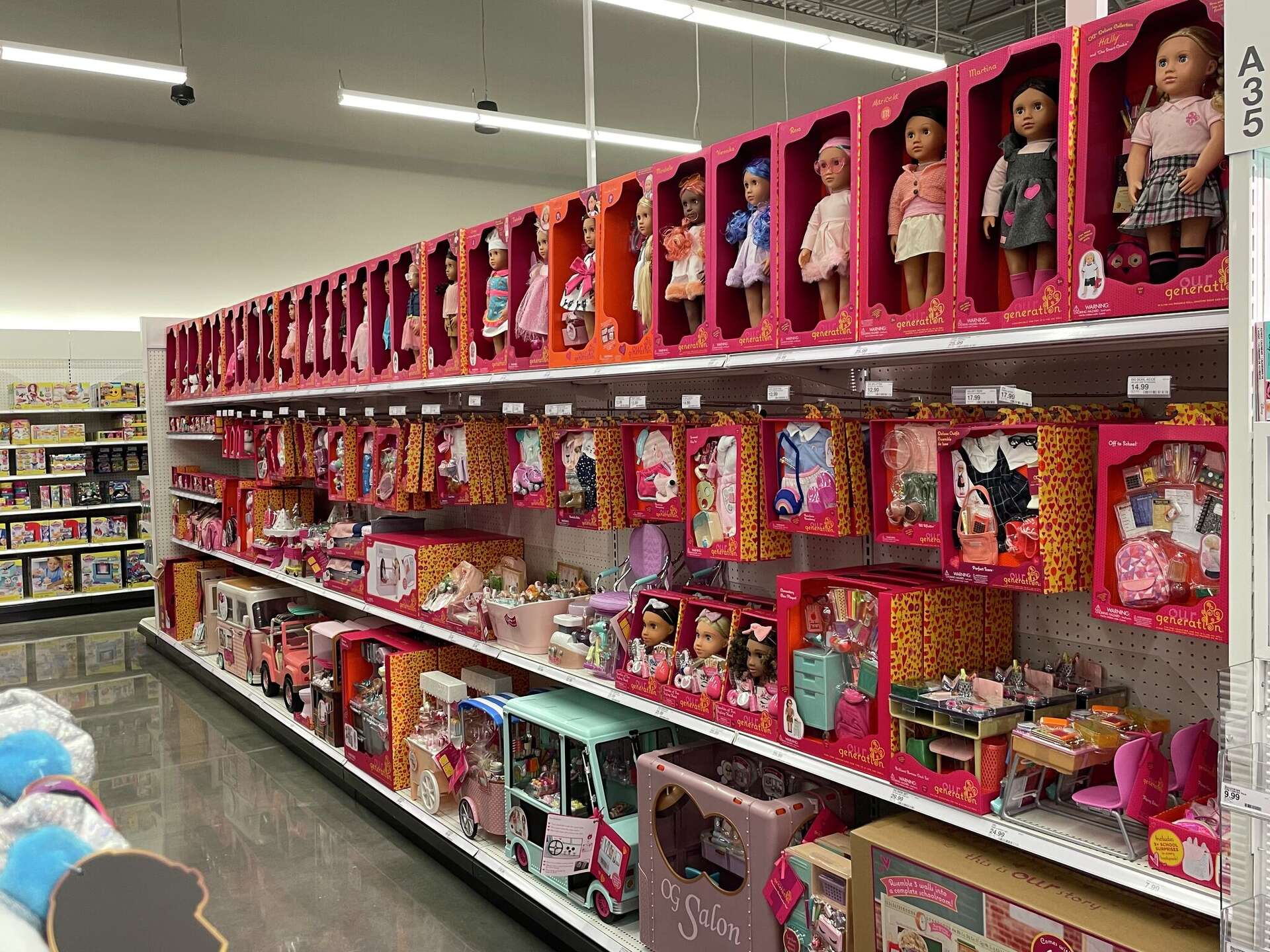 New Caney Target opens with online order pick up, EV charging