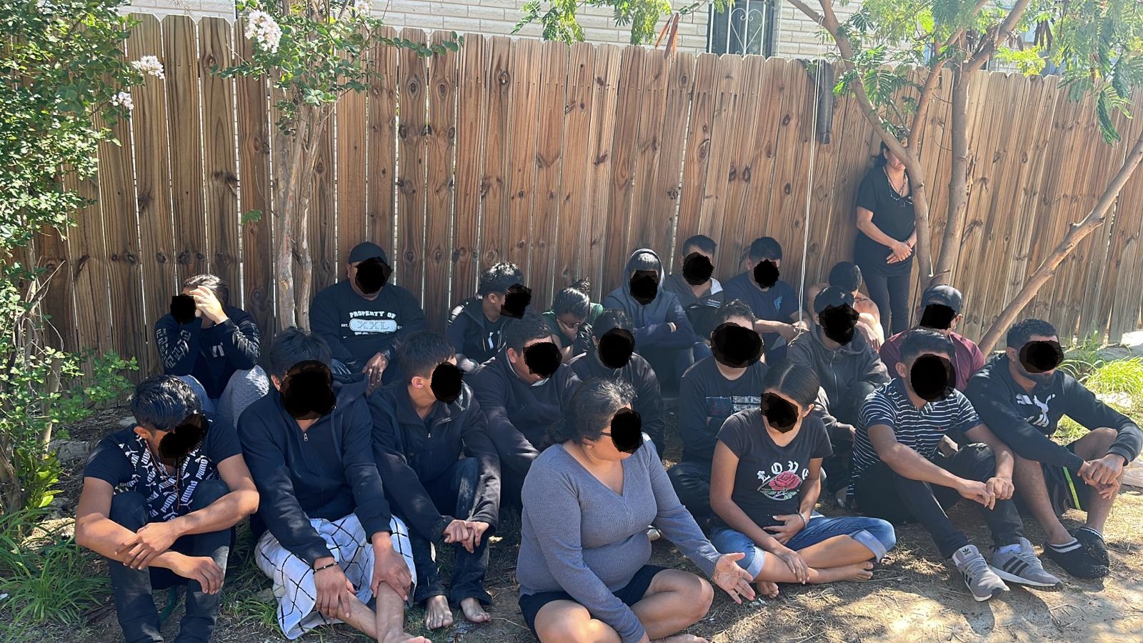 Stash house with 21 migrants dismantled in central Laredo