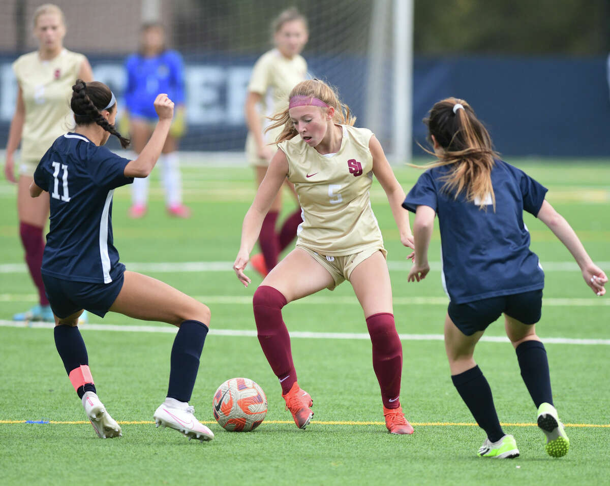 FCIAC girls soccer battle between St. Joseph, Staples ends in tie