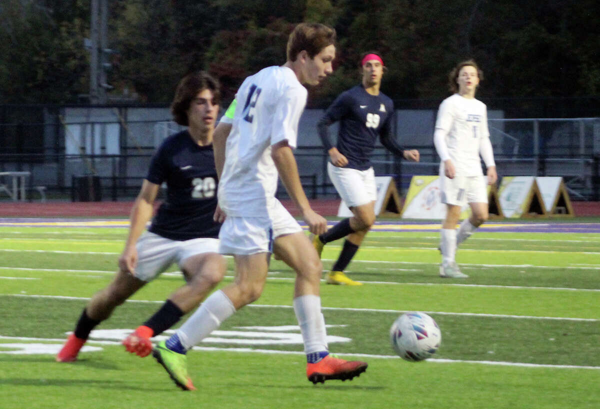 Mascoutah tops CM 5-1, Althoff blanks Jersey 8-0 in 2A regional semis