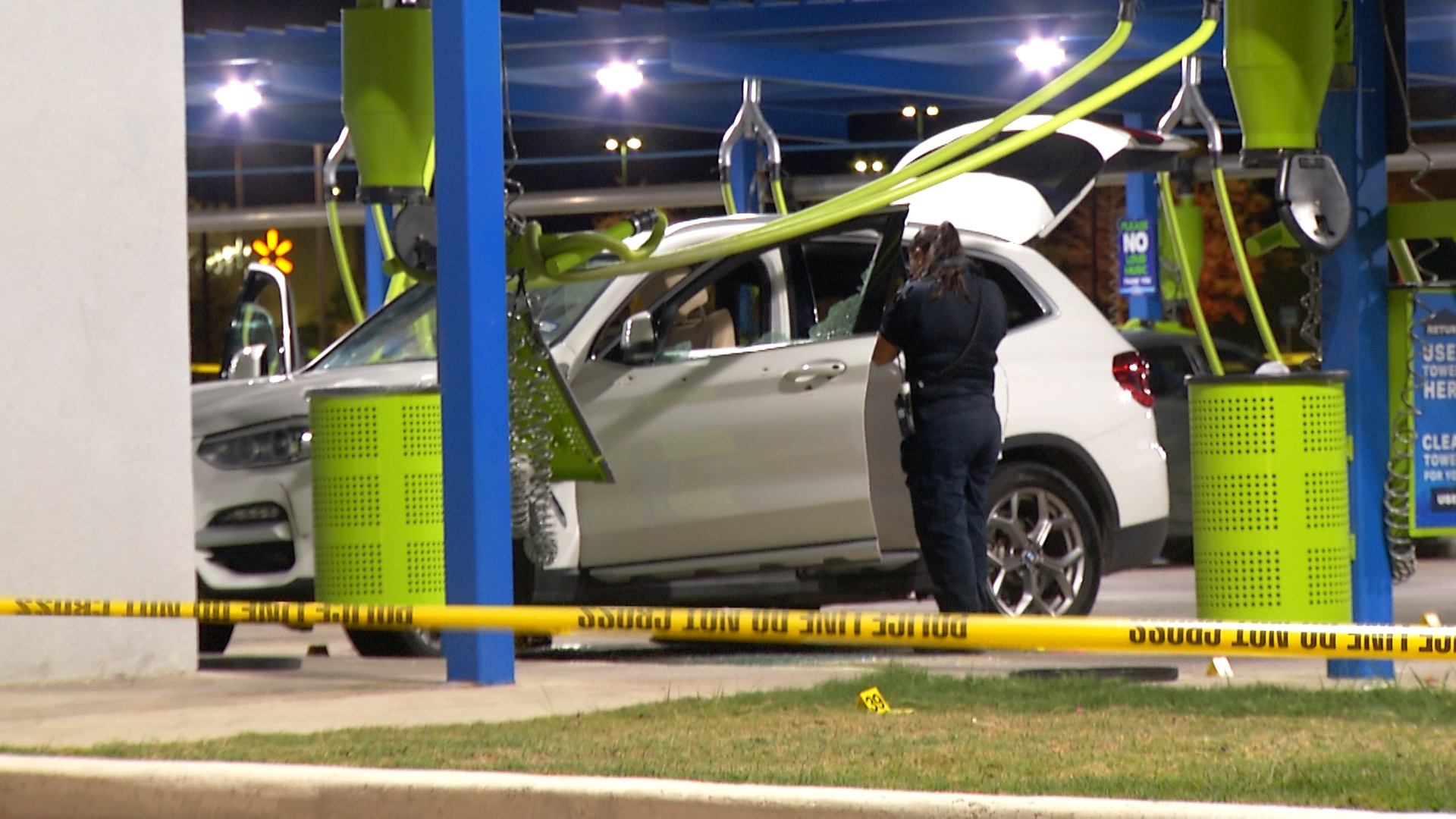 Police find woman shot dead at Northeast Side car wash