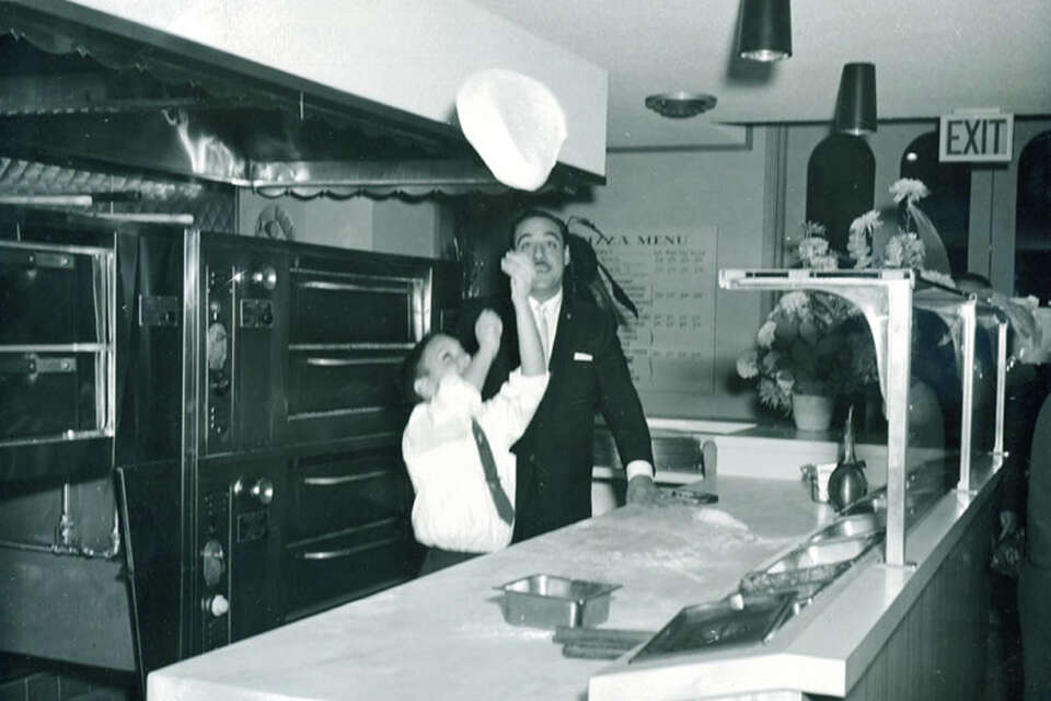 San Francisco’s first pizza delivery restaurant remains a Bay Area hit