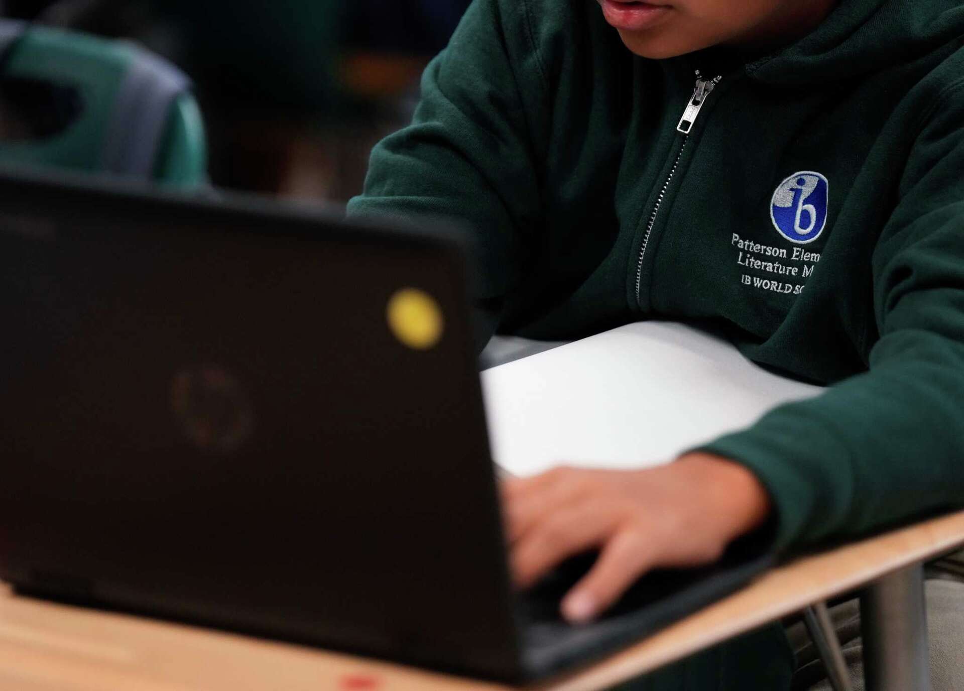 Texas lawmakers ask HISD to restore Verizon free internet partnership