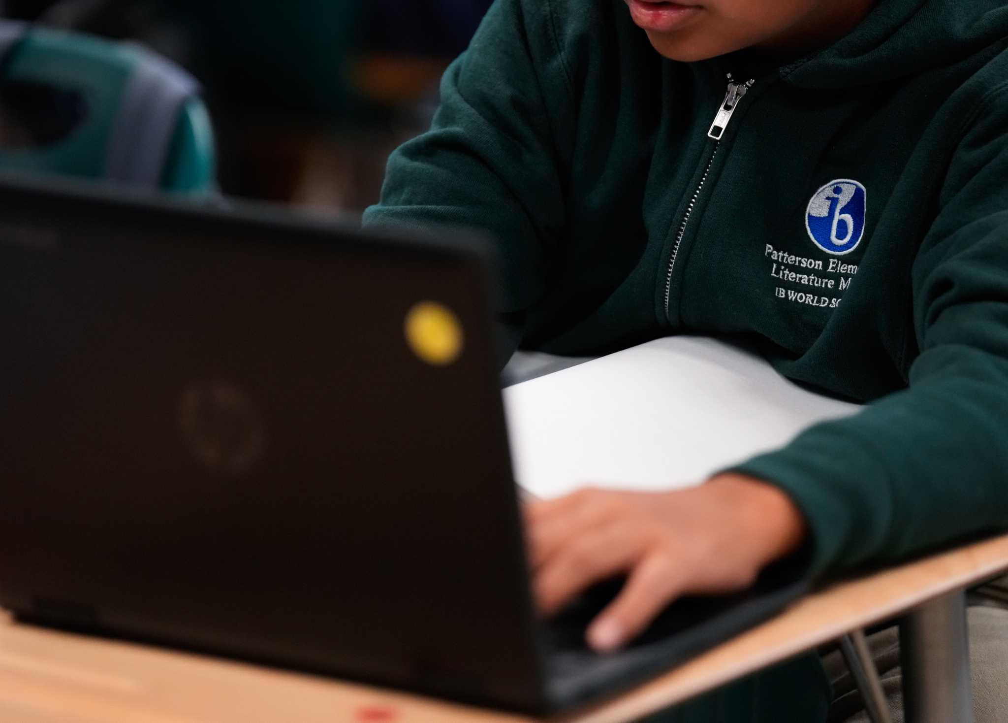 Texas lawmakers ask HISD to restore Verizon free internet partnership