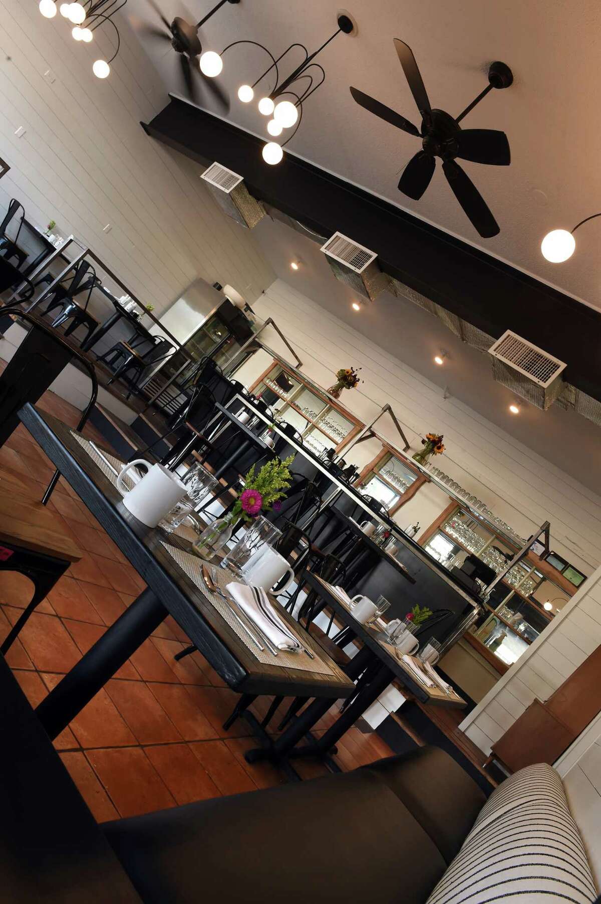 At Branford's Little Riggs, chef offers twist on breakfast and lunch