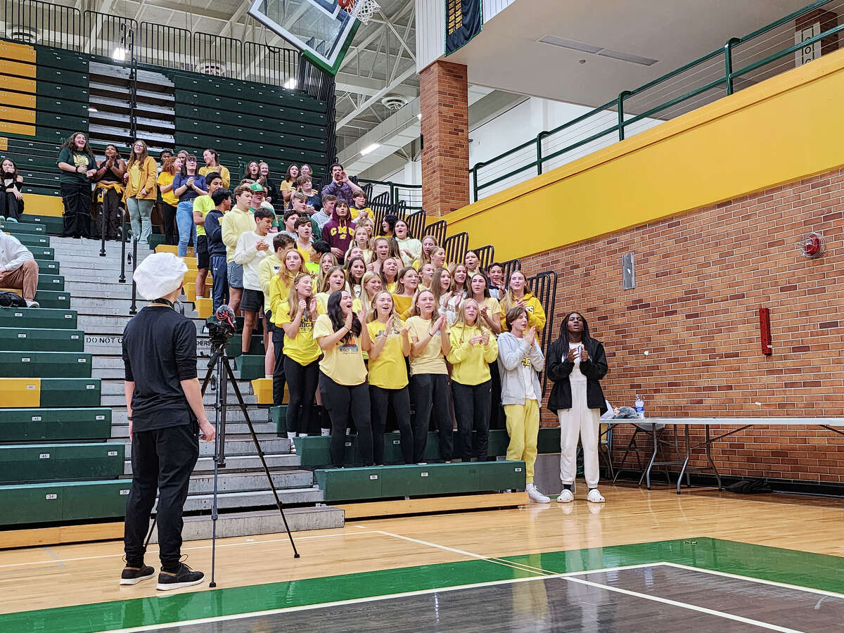 Dow High students get hyped during Hype Night