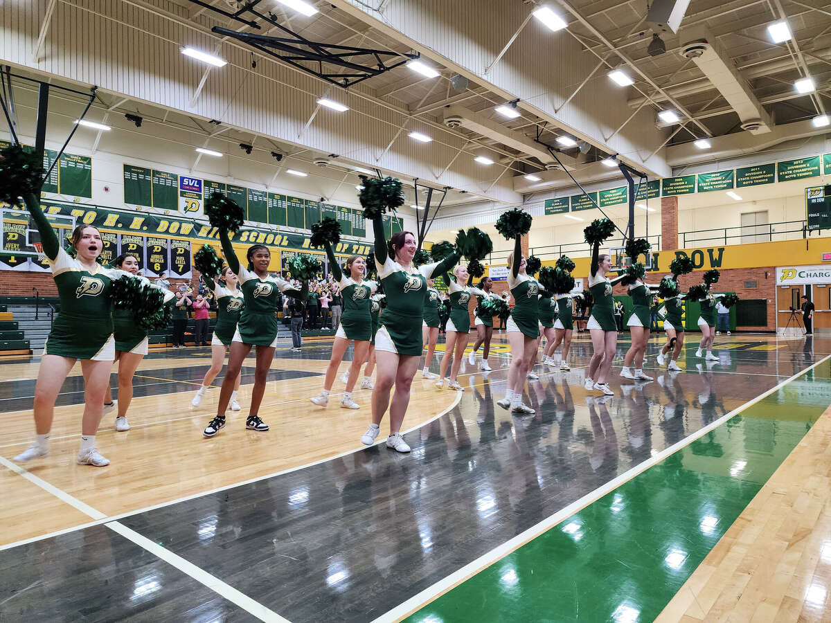 Dow High students get hyped during Hype Night