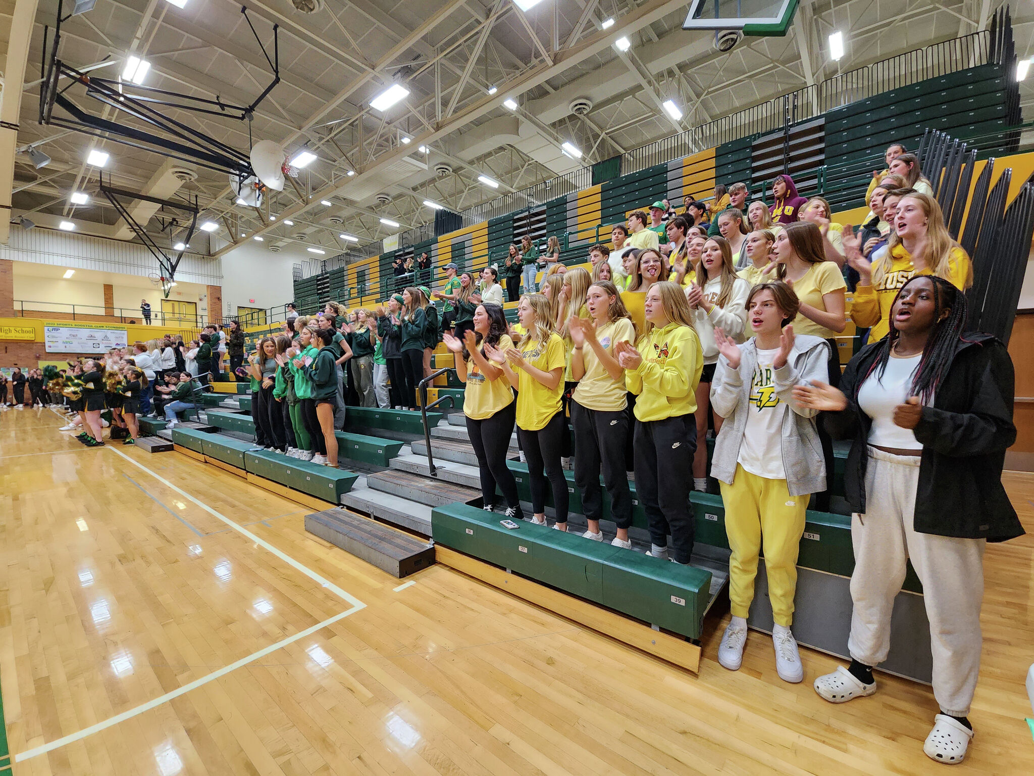 Dow High students get hyped during Hype Night