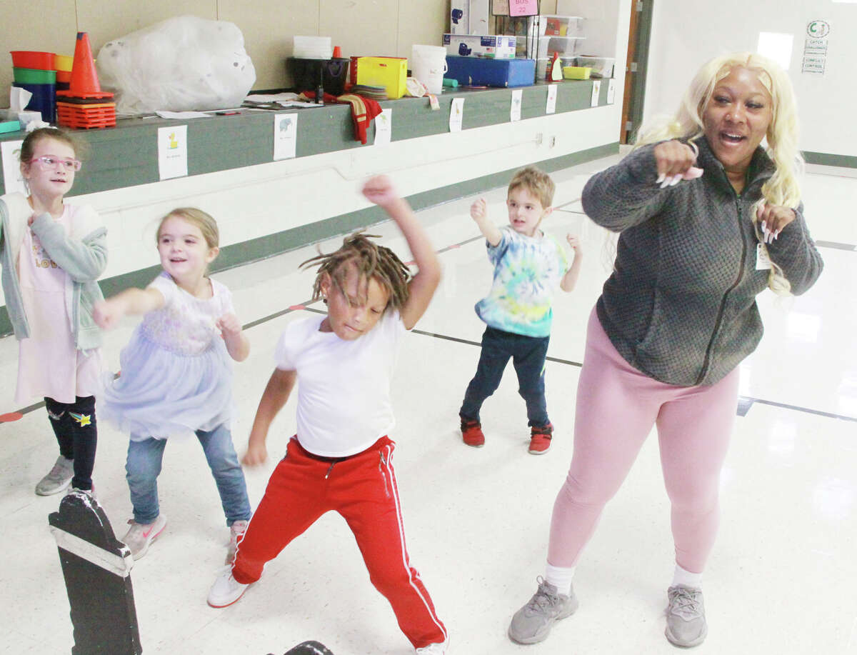 Parents join PE classes in Alton schools