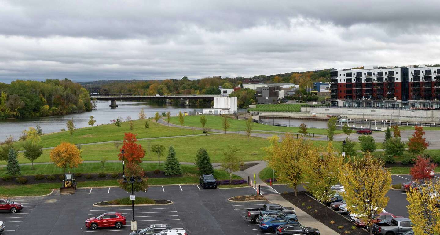 Deal finalized to build hockey arena in Schenectady