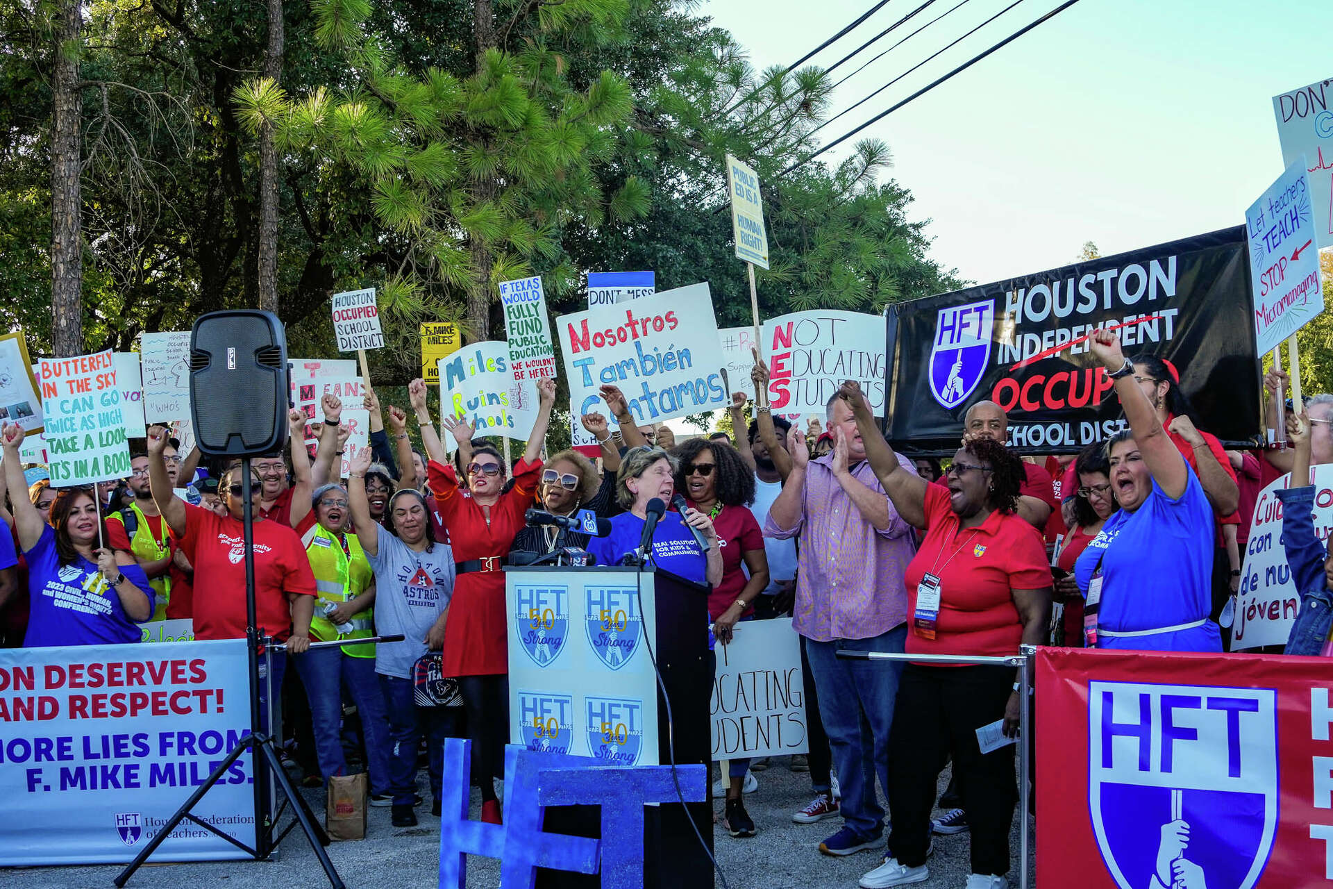 Houston Federation of Teachers votes no confidence in Mike Miles