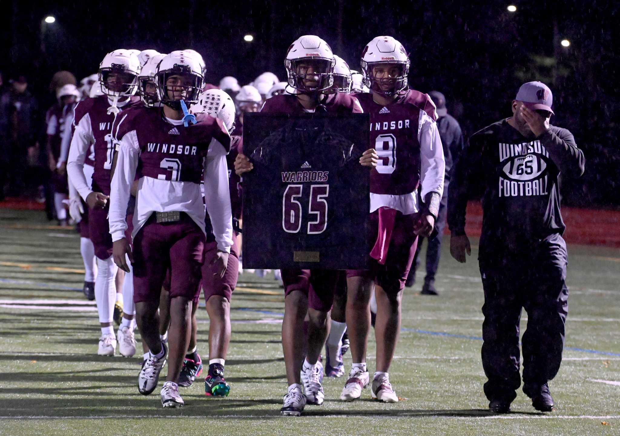 Robinson leads Windsor High School football past Newington