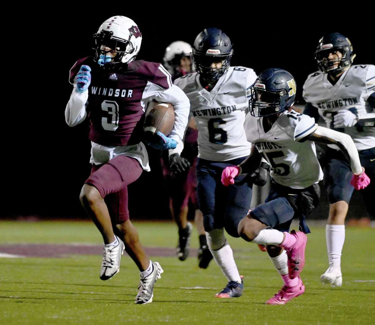 Robinson leads Windsor High School football past Newington