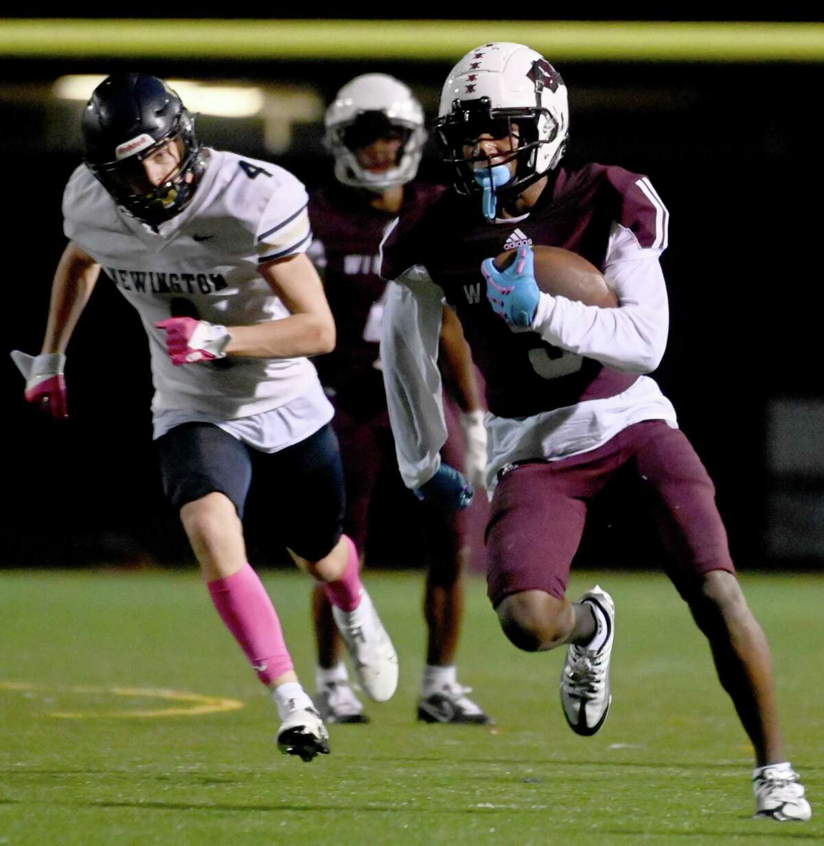 Robinson leads Windsor High School football past Newington