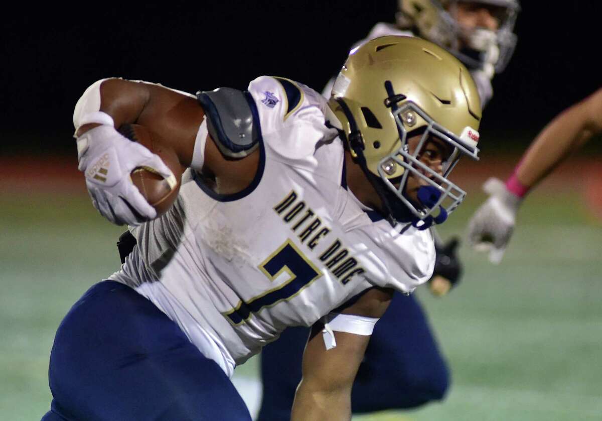 Antwan Davis' three fourth quarter touchdowns keep Notre Dame unbeaten