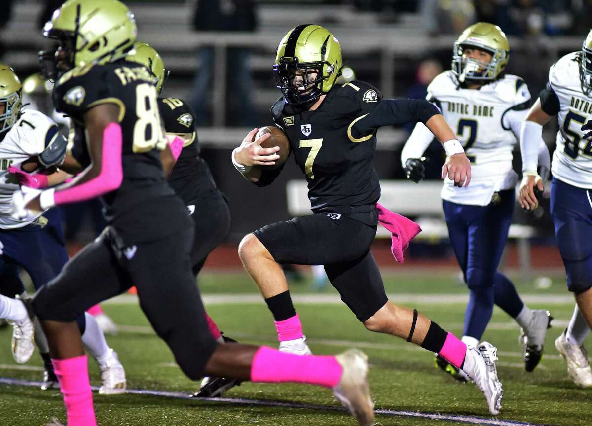 Antwan Davis' three fourth quarter touchdowns keep Notre Dame unbeaten