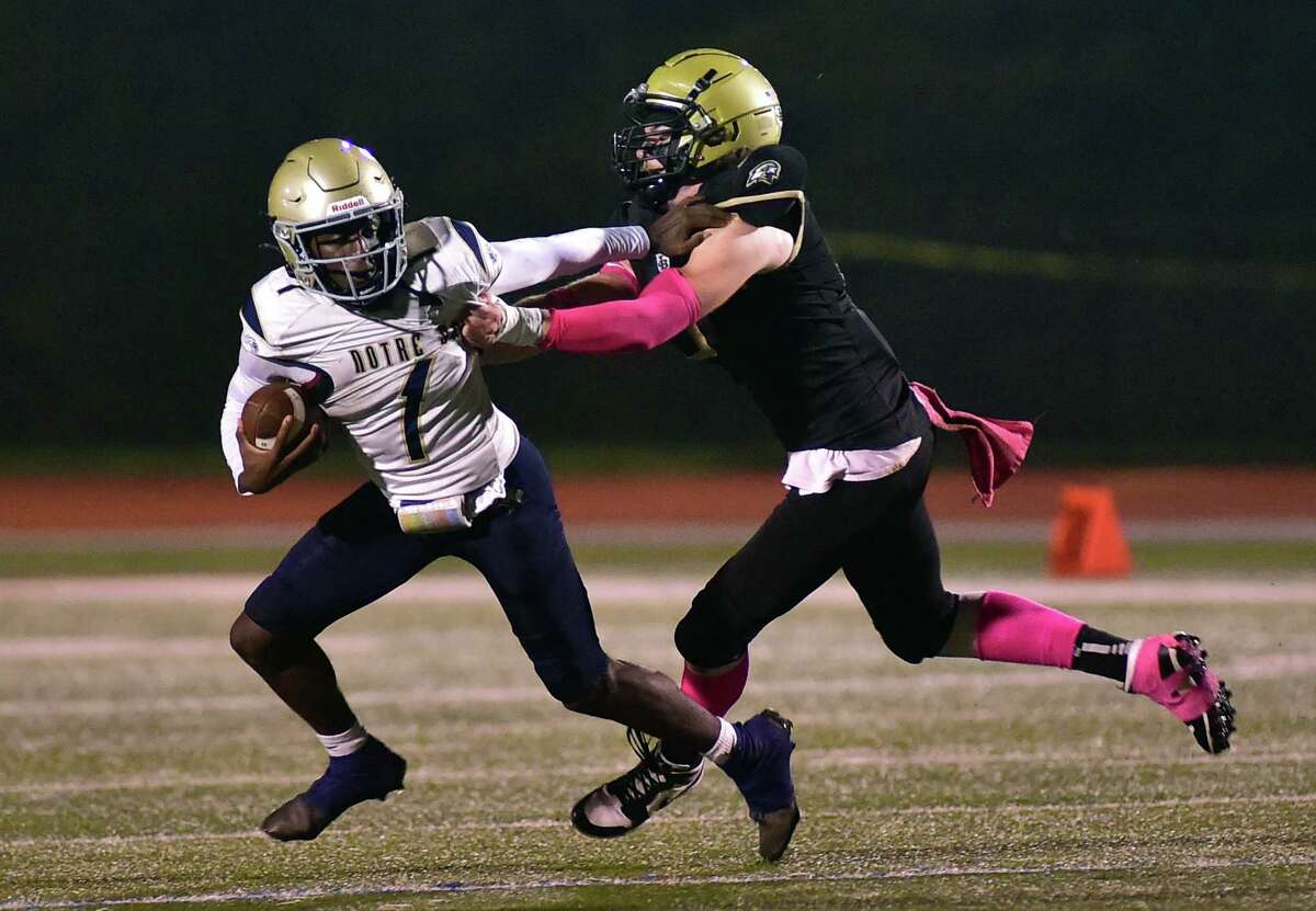 Antwan Davis' three fourth quarter touchdowns keep Notre Dame unbeaten