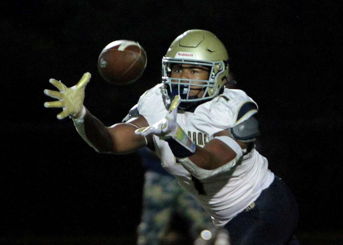 Antwan Davis' three fourth quarter touchdowns keep Notre Dame unbeaten