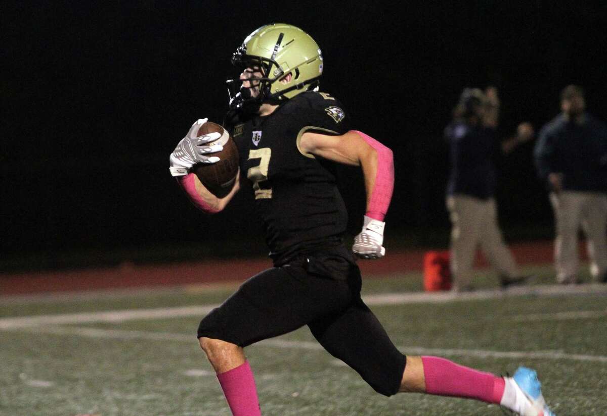 Antwan Davis' three fourth quarter touchdowns keep Notre Dame unbeaten