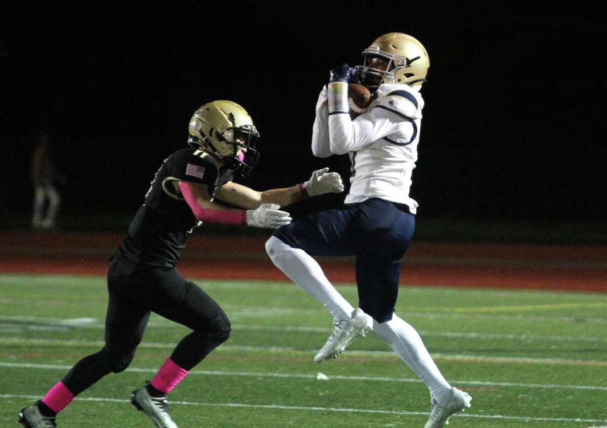 Antwan Davis' three fourth quarter touchdowns keep Notre Dame unbeaten