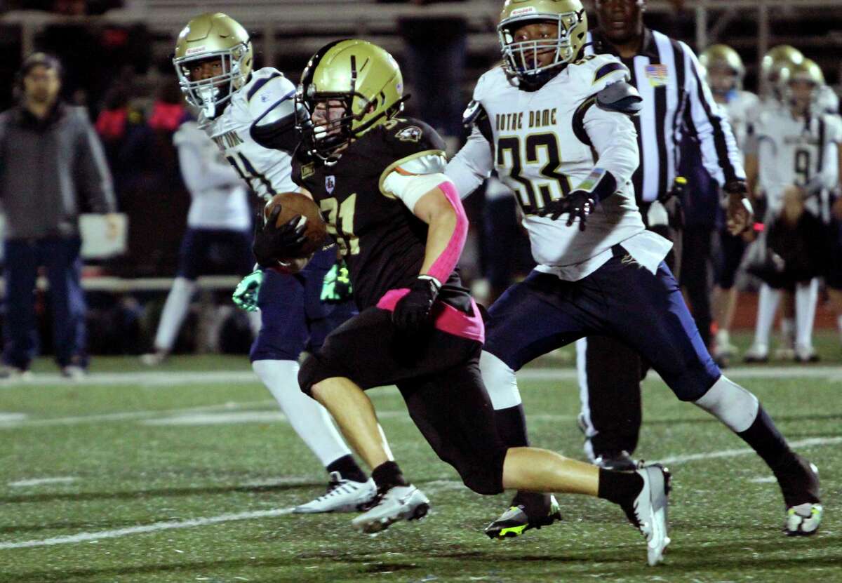 Antwan Davis' three fourth quarter touchdowns keep Notre Dame unbeaten