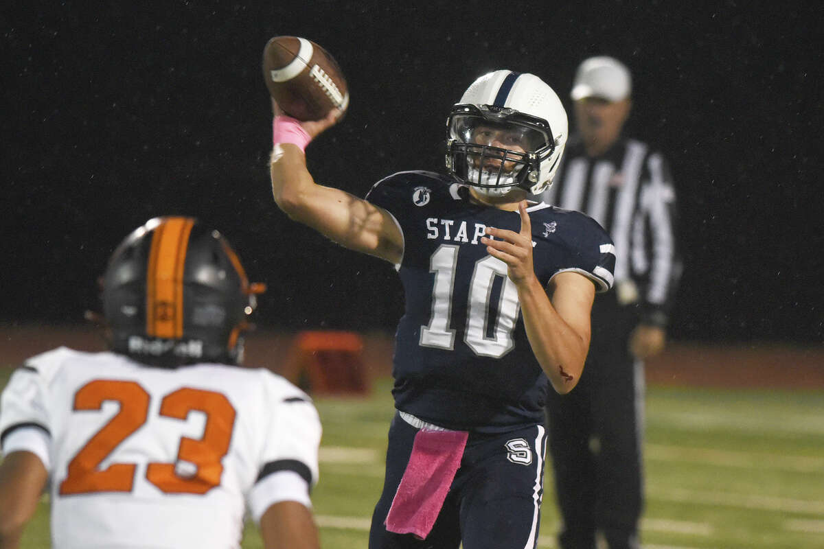 Staples football defeats Stamford behind defense, Caleb Smith's runs