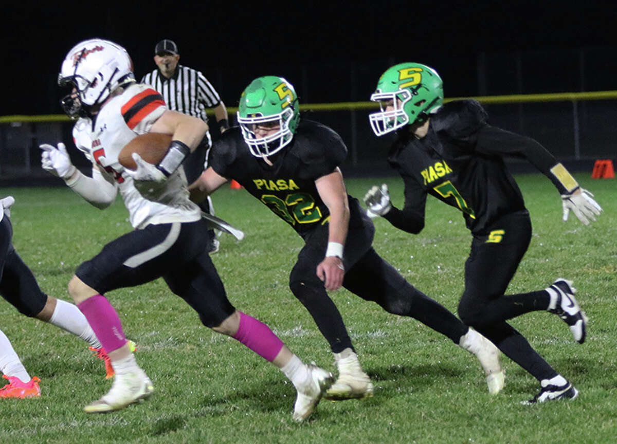Piasa Birds bury Hillsboro, take aim at 'school history'