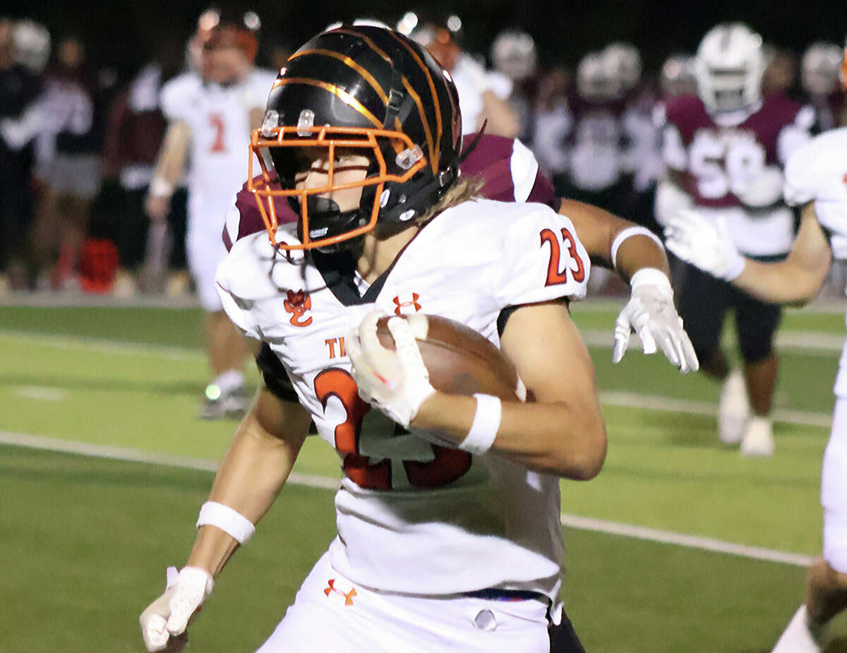 Tigers spoil De Smet’s perfect season in regular-season finale