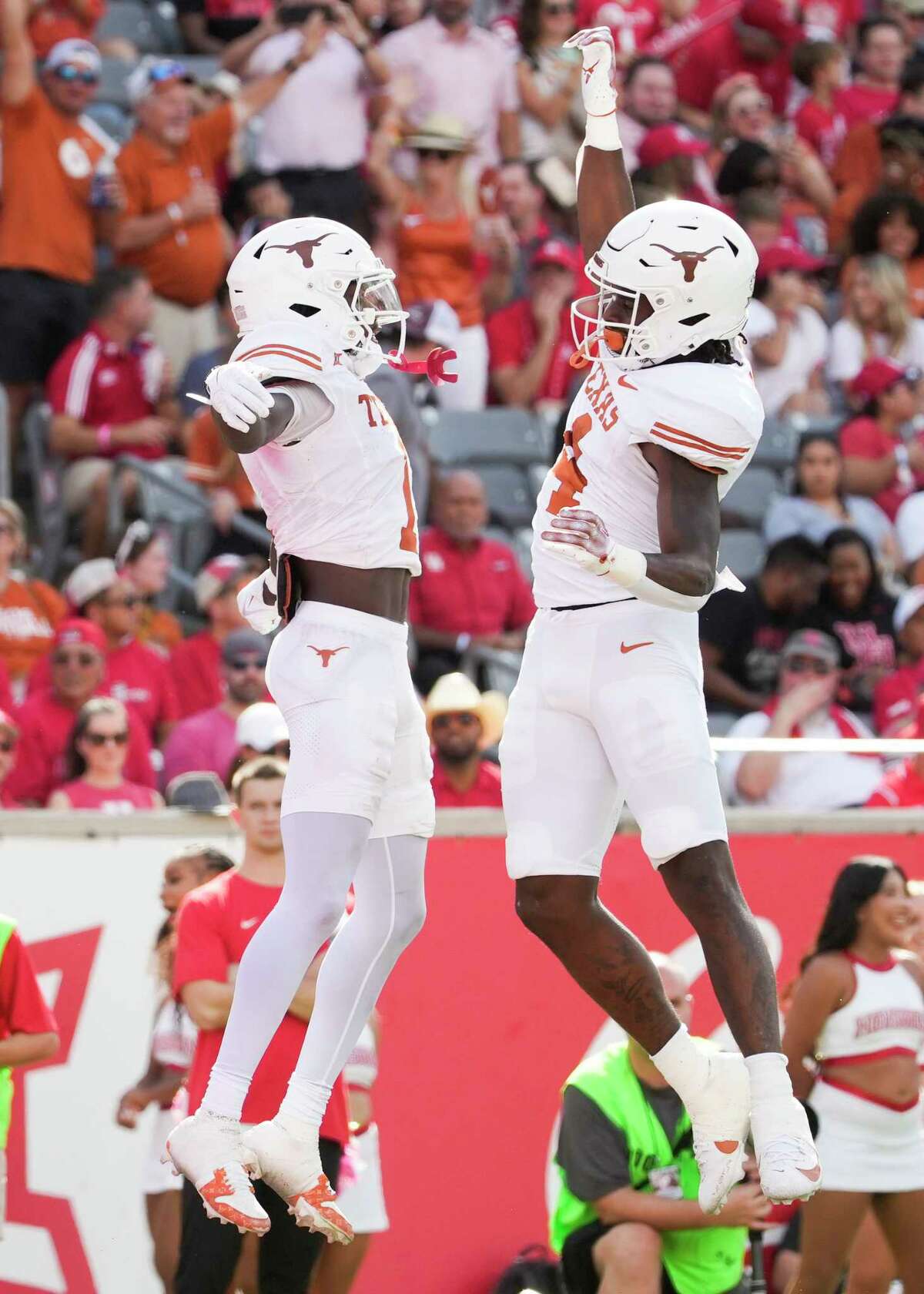 Baxter scores late TD as No. 8 Texas derails Houston's last-chance dri