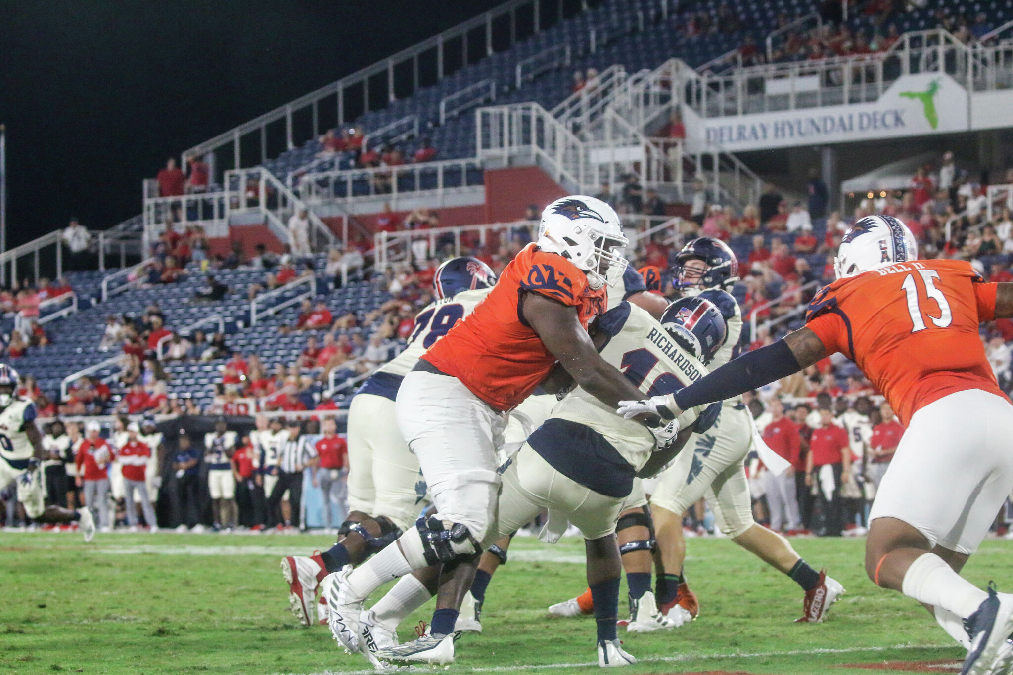 UTSA rides dominant defense to one-sided win against FAU