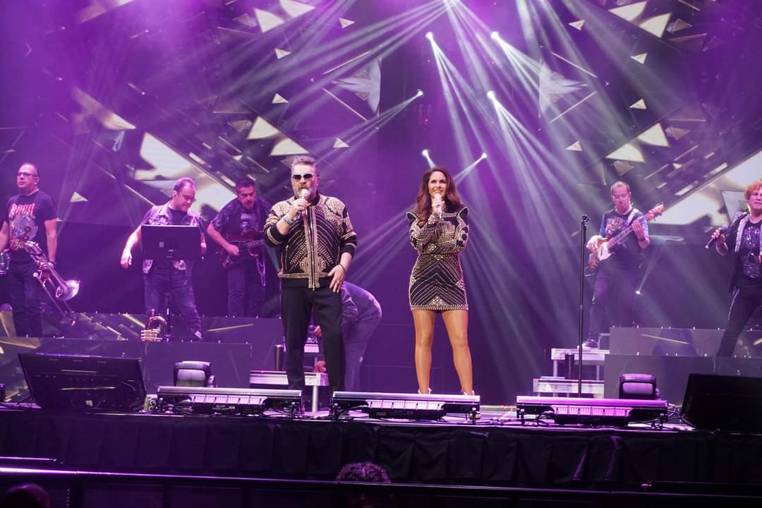 Lucero, Manuel Mijares perform at Laredo concert at Sames Auto Arena