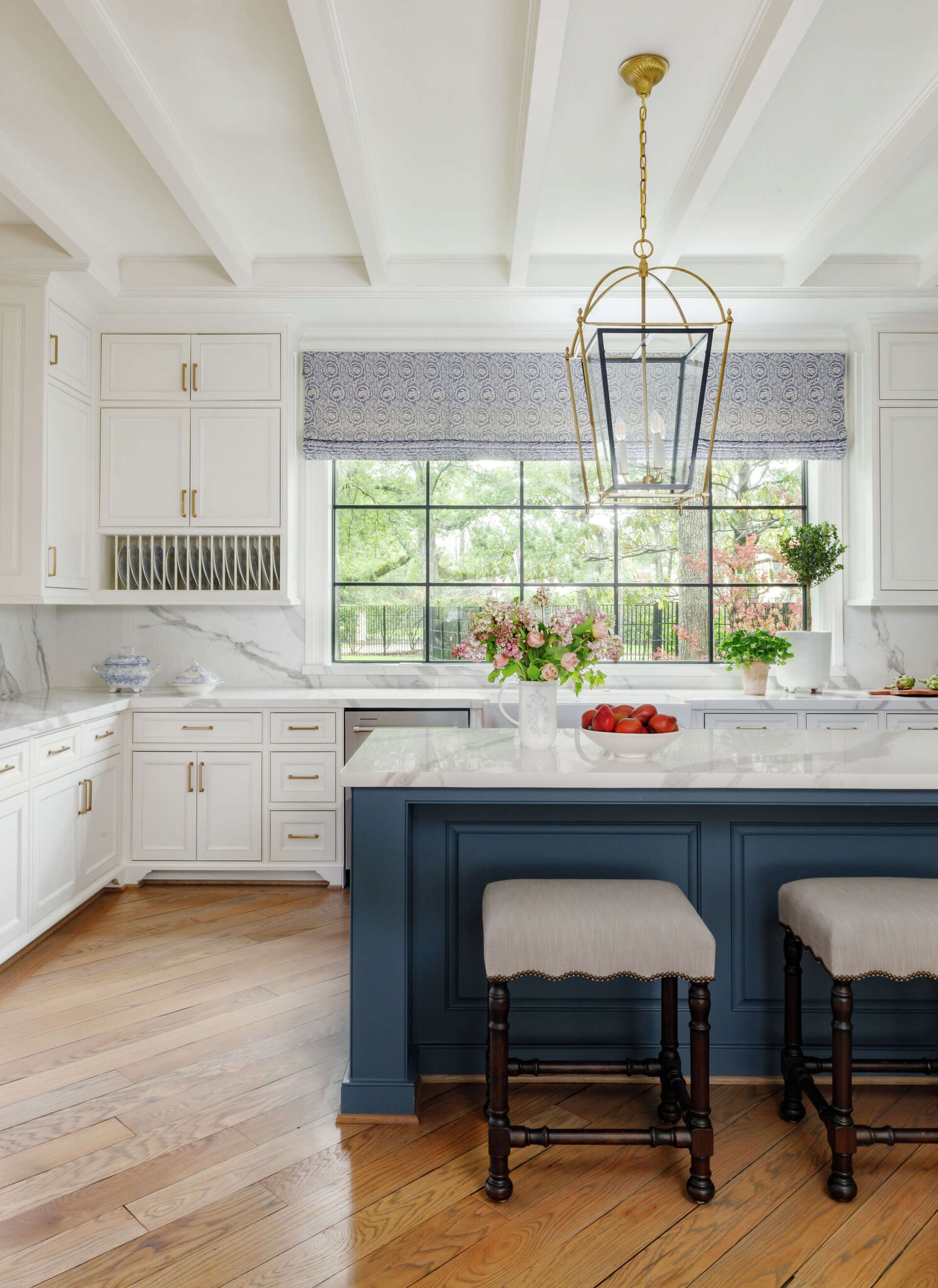 Round Top fall antiques shows: guide to bargains and beautiful things