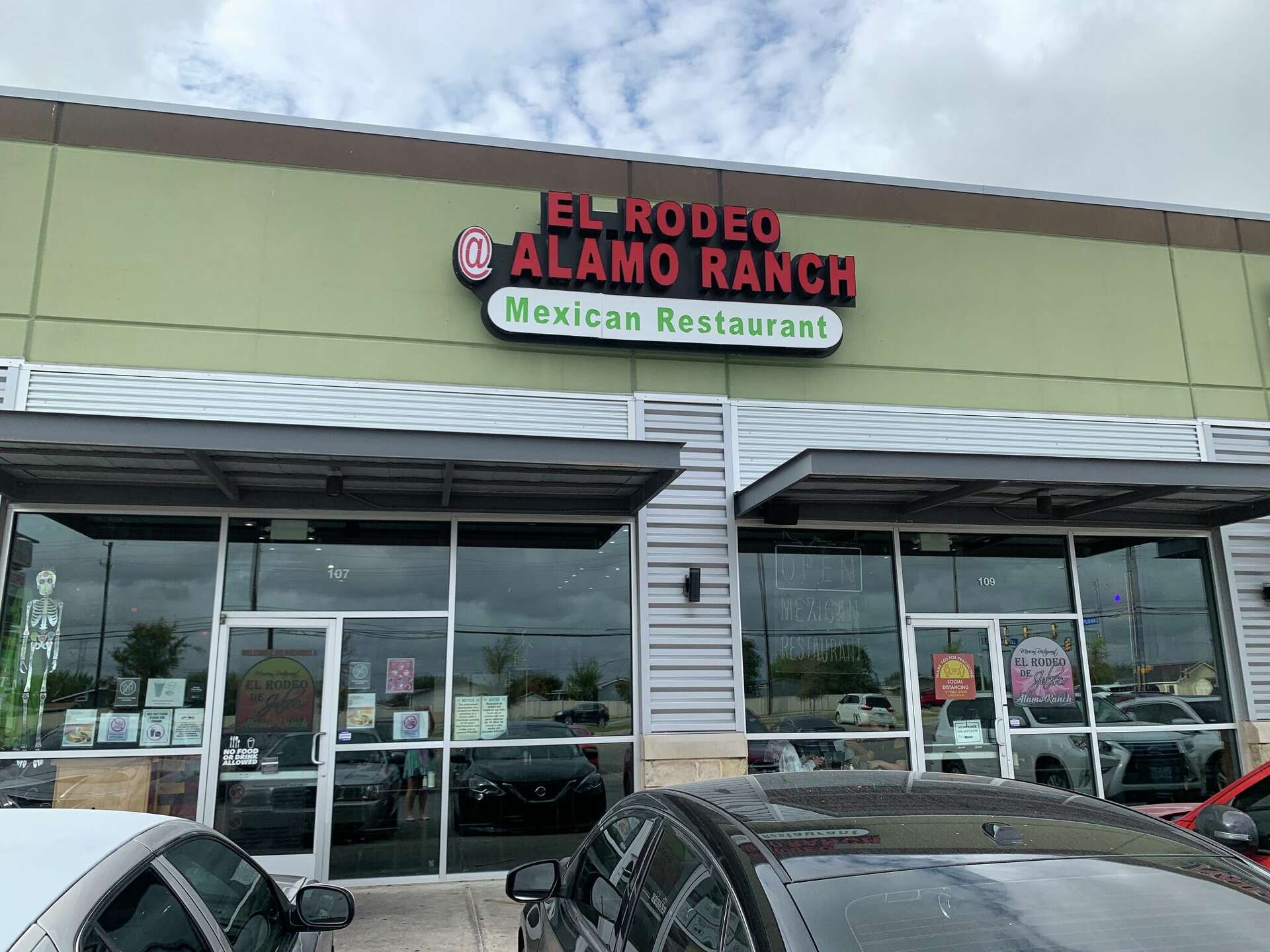 El Rodeo de Jalisco offers three tacos and coffee for $4.99