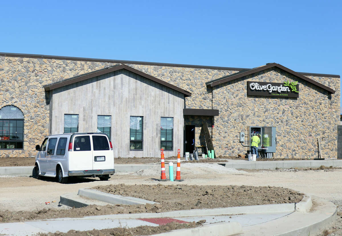 Olive Garden taking shape inside Orchard Town Center