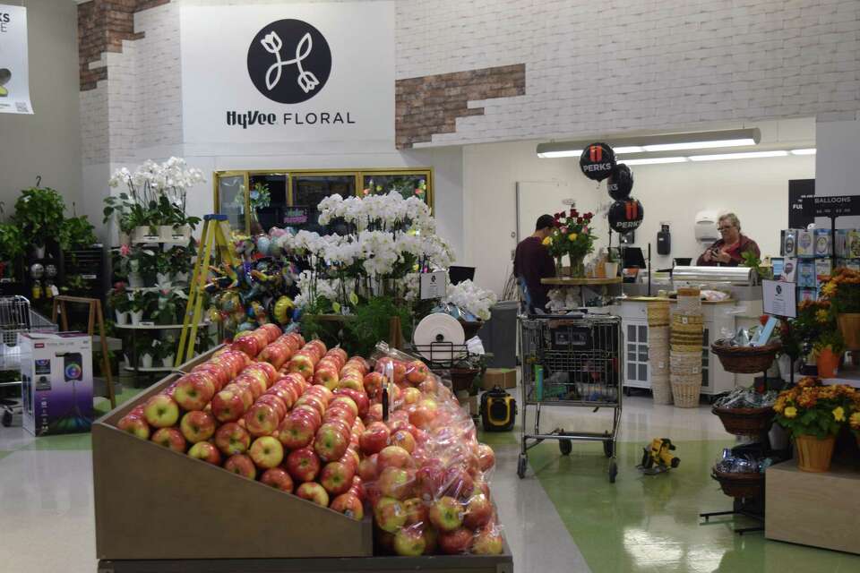 Jacksonville Hy-Vee opens doors to customers with new layout