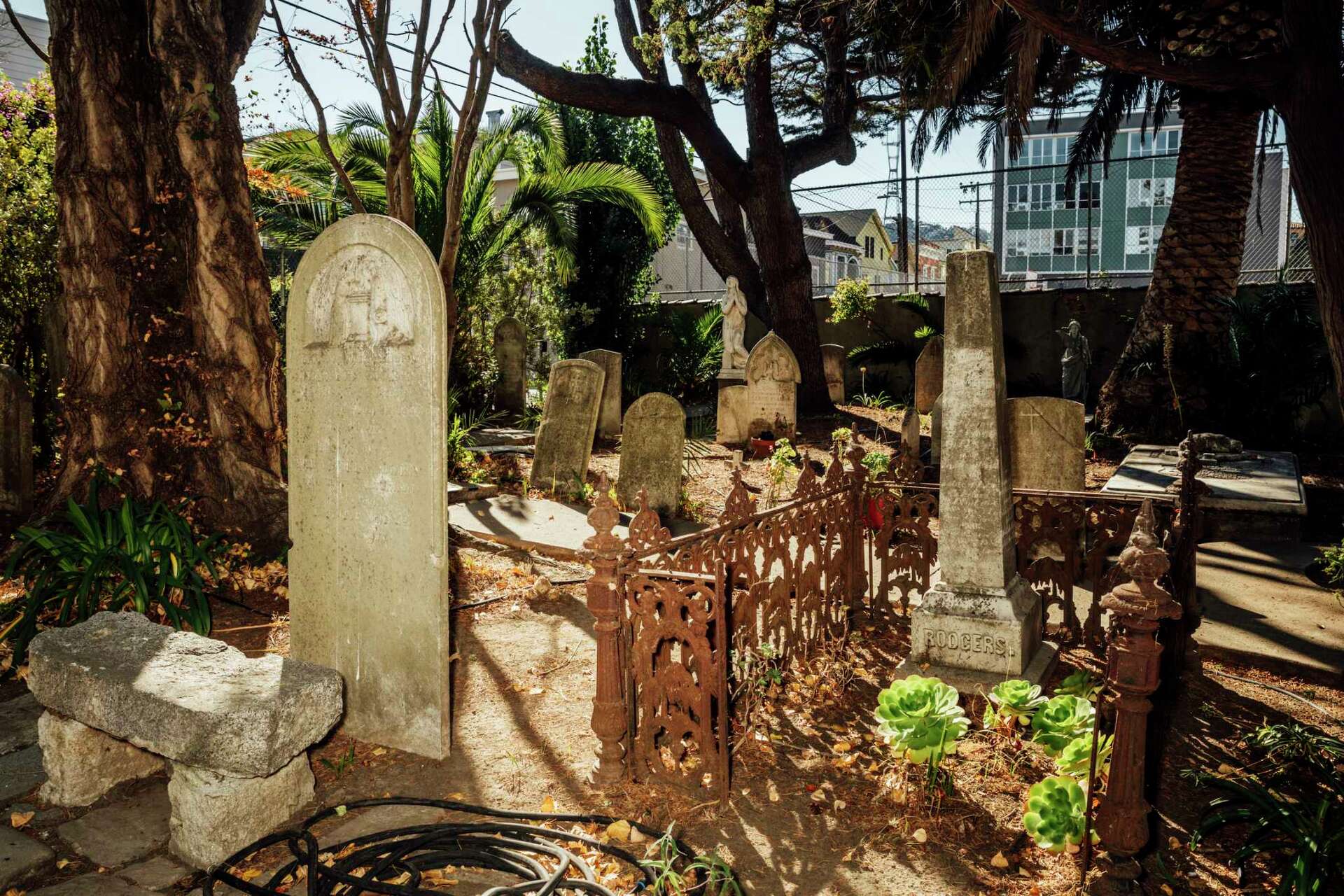 Bay Area cemeteries offer beauty in mourning