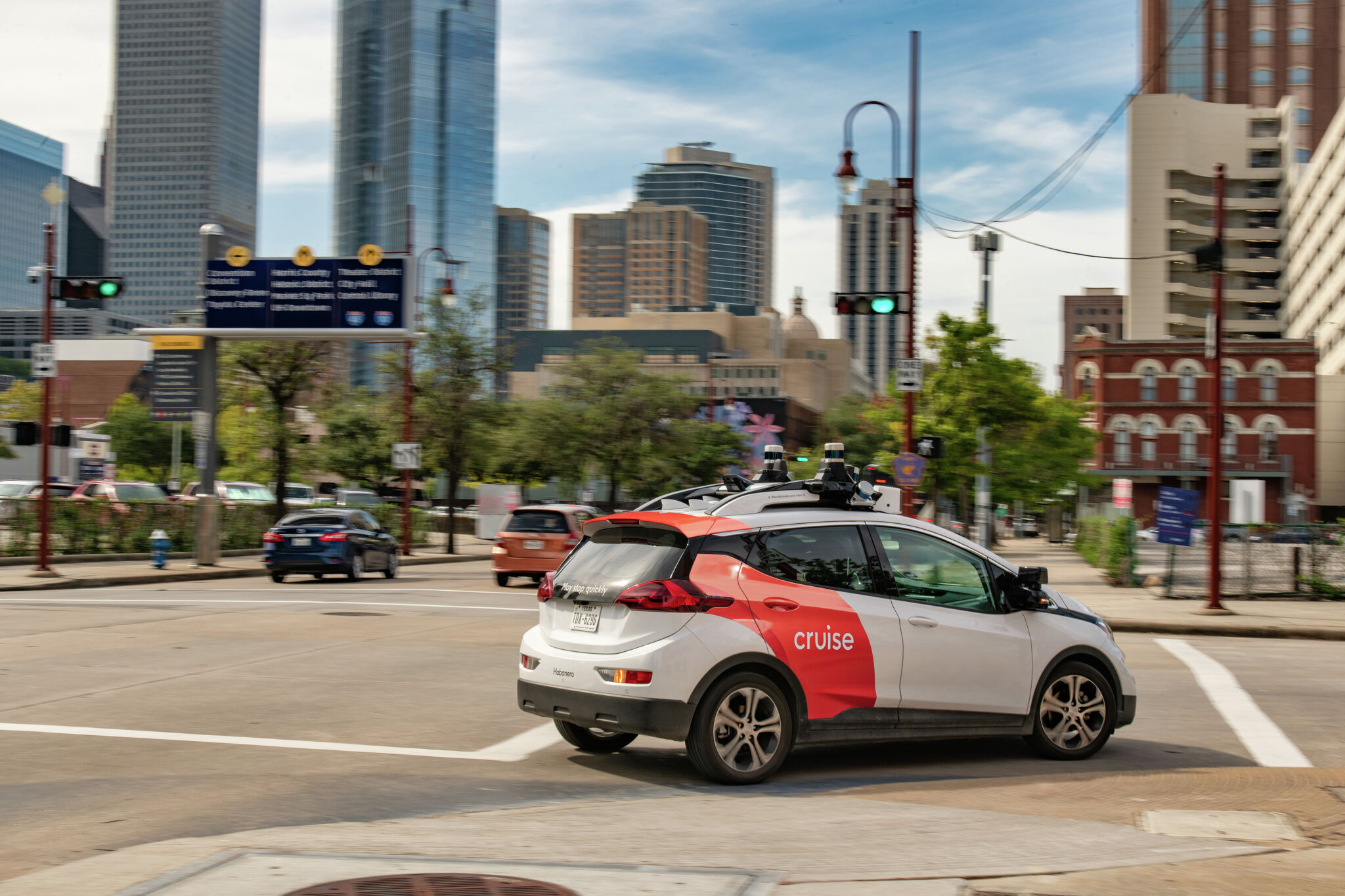 Cruise self driving cars suspended in San Francisco for safety issues