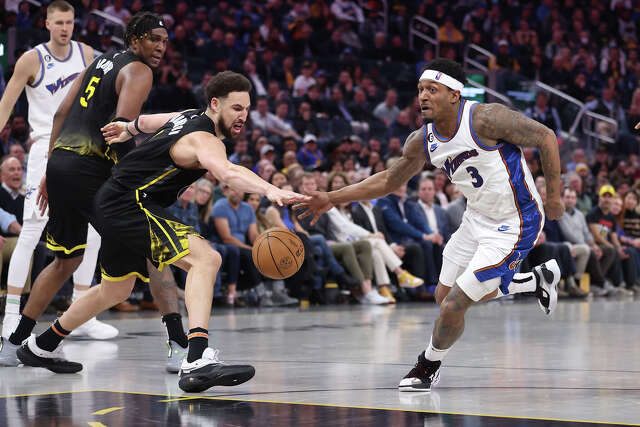 ESPN deletes video about star's status for Warriors-Suns opener