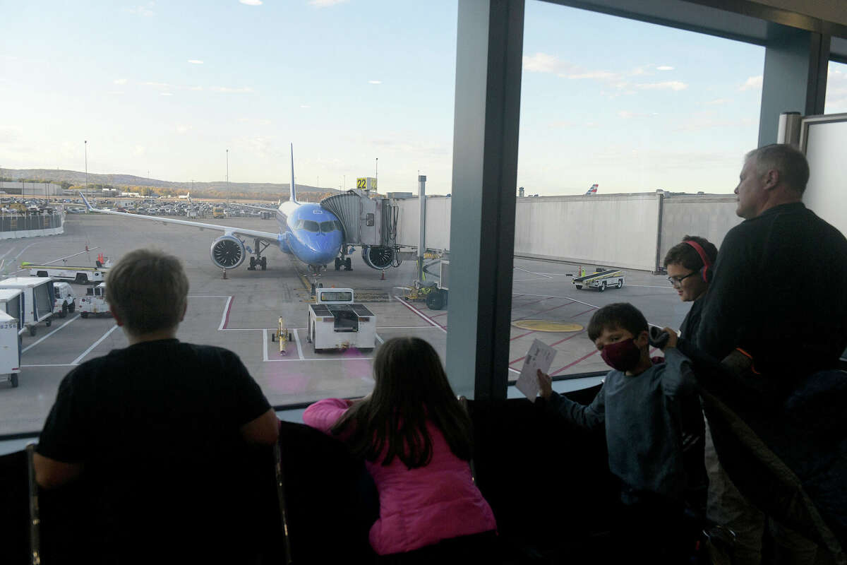 Breeze Airways hosts 'Autism Flies' practice at CT's Bradley airport