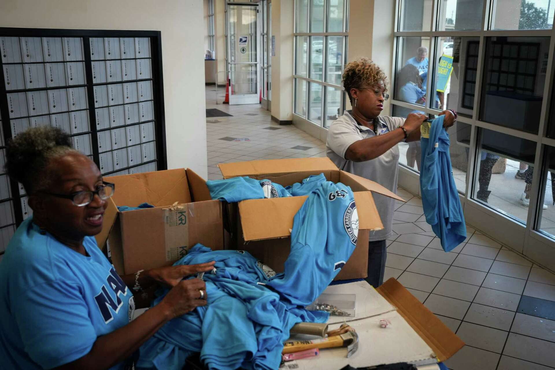 Houston postal workers decry recent rise in violence against them