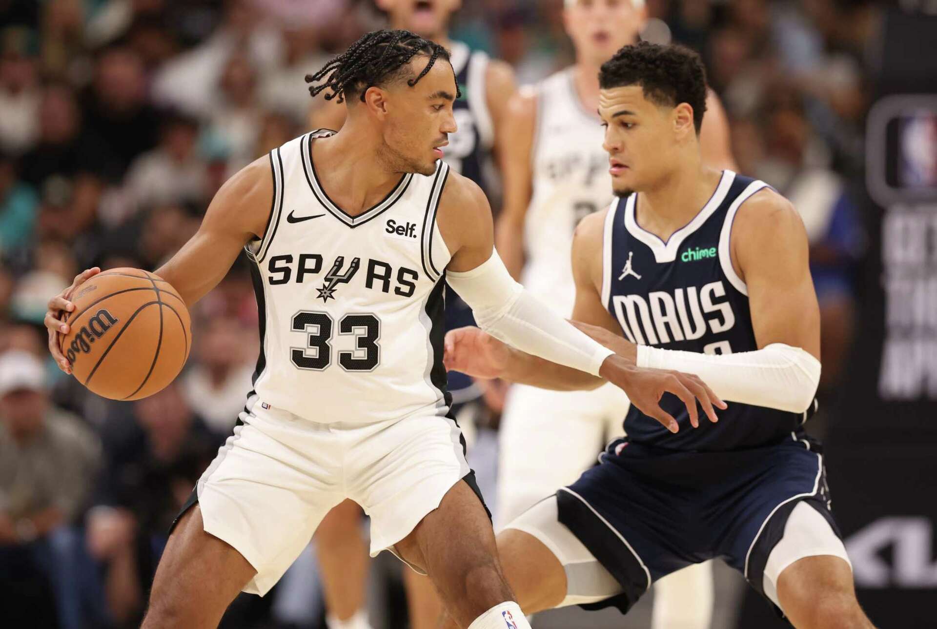 Spurs' Tre Jones, wife Maddy expecting twins next year