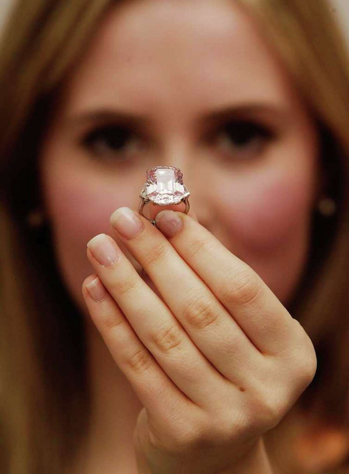 Sotheby's shows off rare diamonds and jewelry