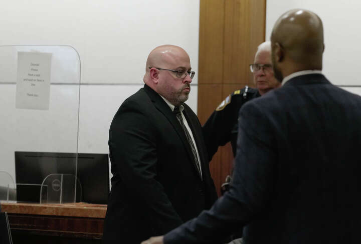 Harris County sergeant surrenders at court following murder indictment