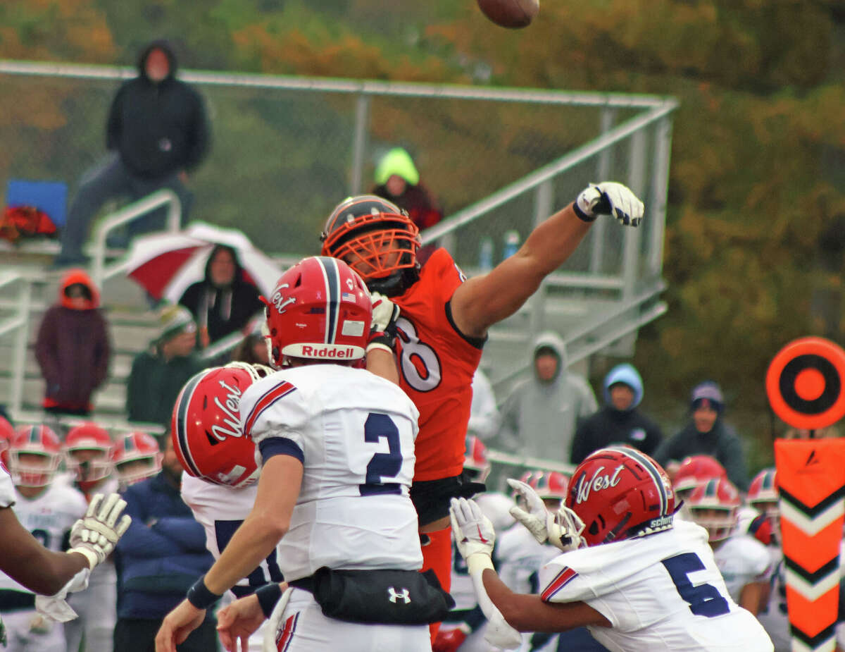 Vonner's pick-6 highlights Edwardsville's first-round win