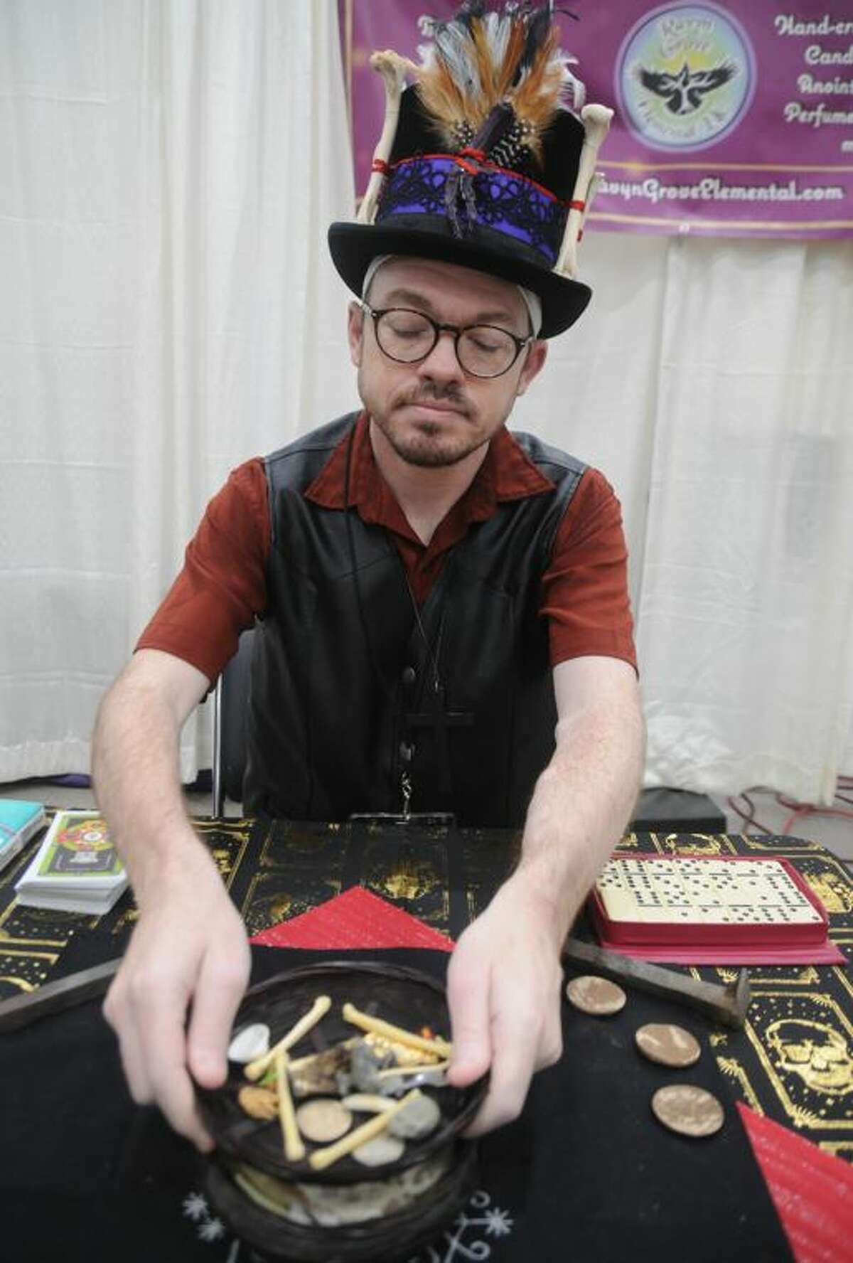 Riverbend gets metaphysical at two-day fair