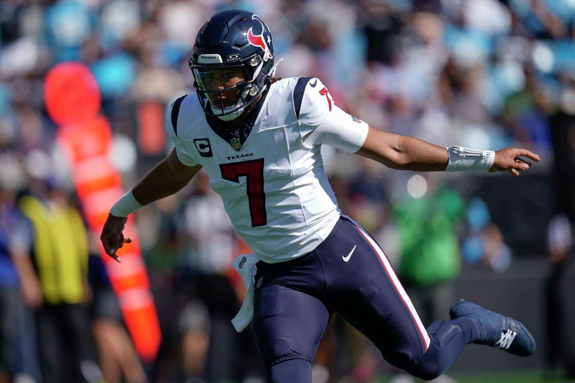 Texans' Jarrett Patterson carted off field with ankle injury