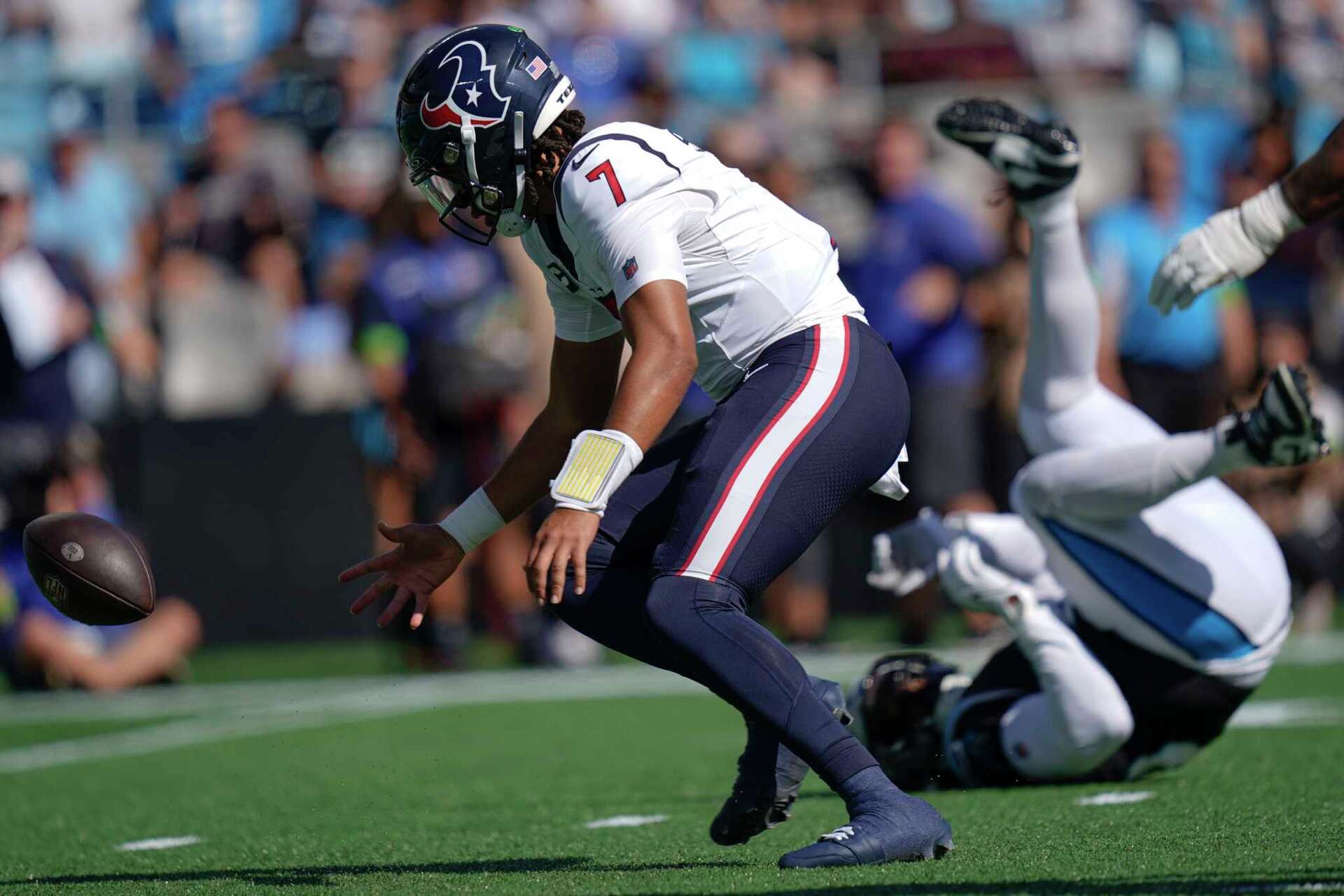 Texans' Jarrett Patterson carted off field with ankle injury