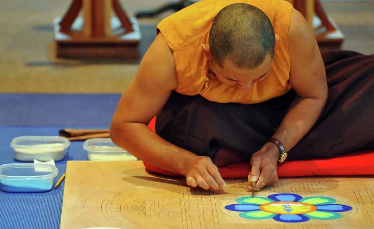 Photos: Monk creates mandala